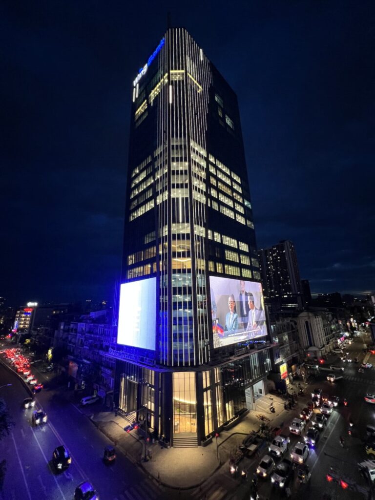 Modern Facade Innovations: Tech, Materials, and Digital Displays - WFM Media